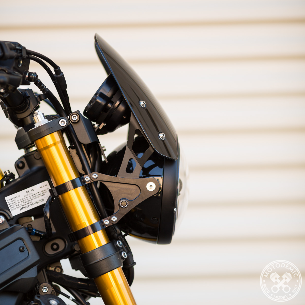 Replacement Screen • MOTODEMIC